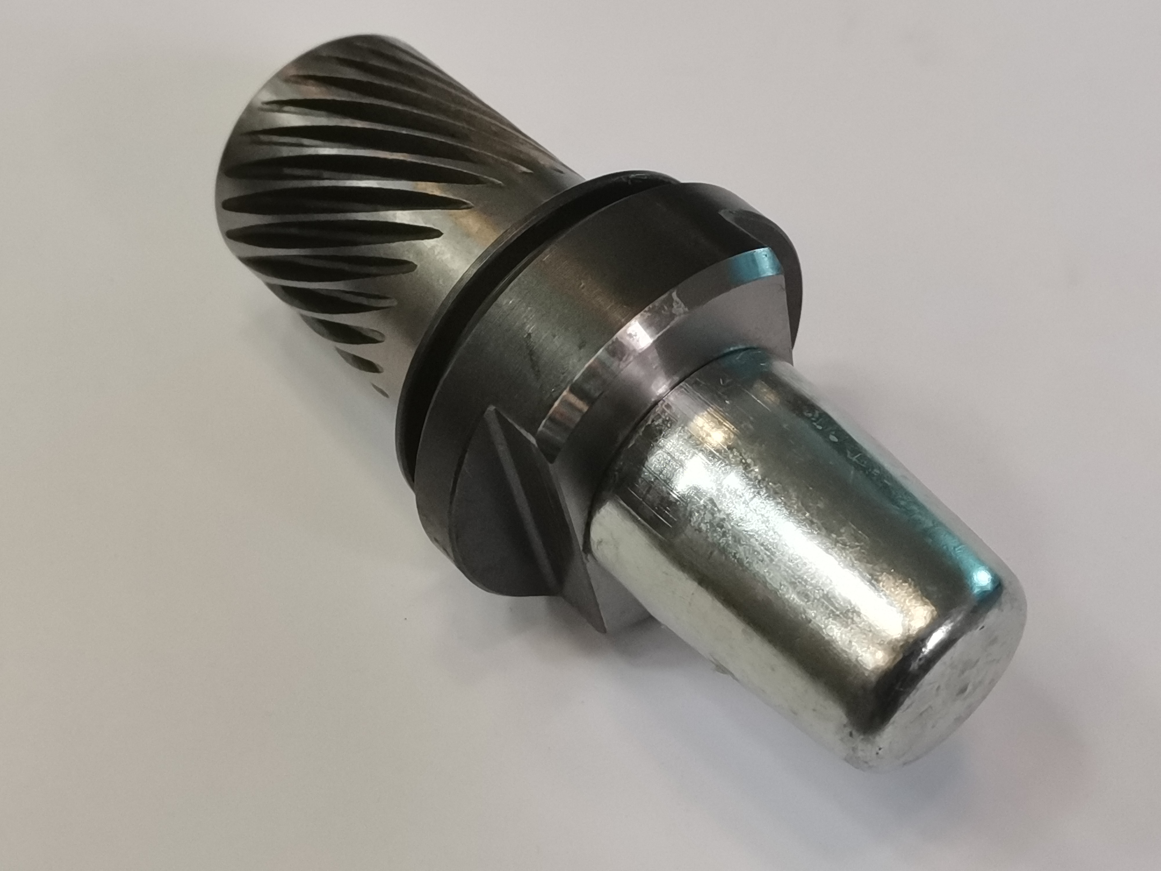 Iveco 5006018438 шестерня механизма подвода колодок – Avtocity